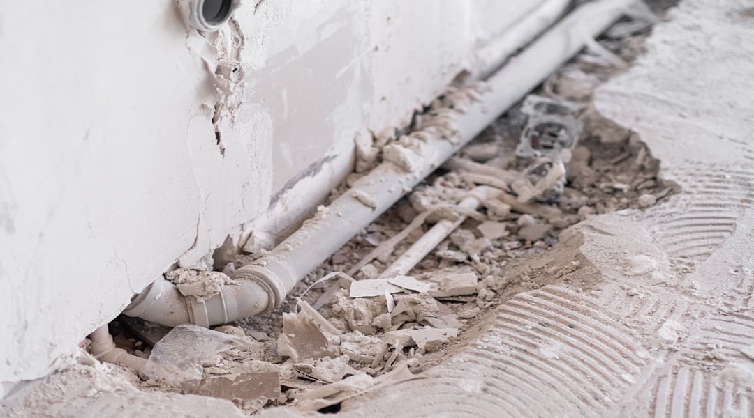 Leaking Sewer Pipe - How Do You Fix It? - The Trade Society